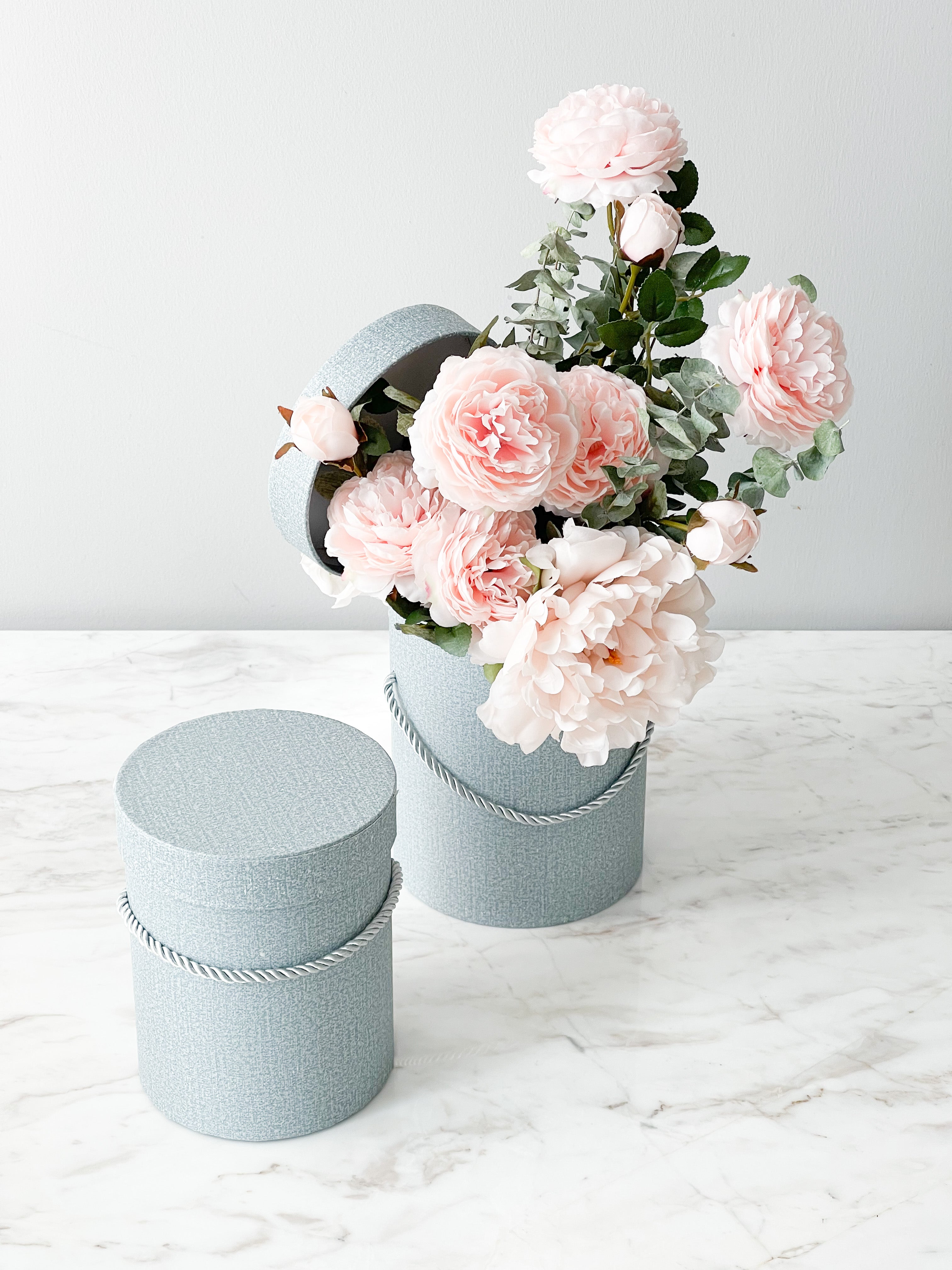 Colored Round Flower Box With Rope And Lid– Fleur Wholesale
